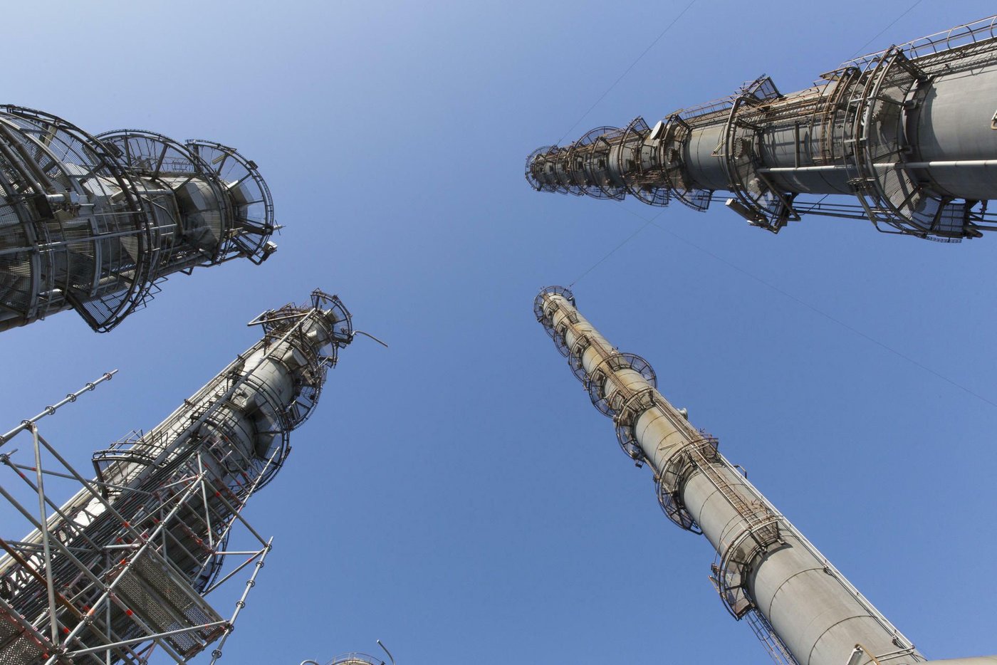 Ölkonzerne: Raffinerien werden zum Rettungsanker