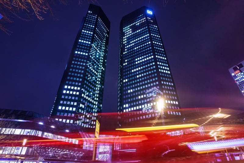 Deutsche Bank: Baut das Geldinstitut nun auch den Vorstand um?