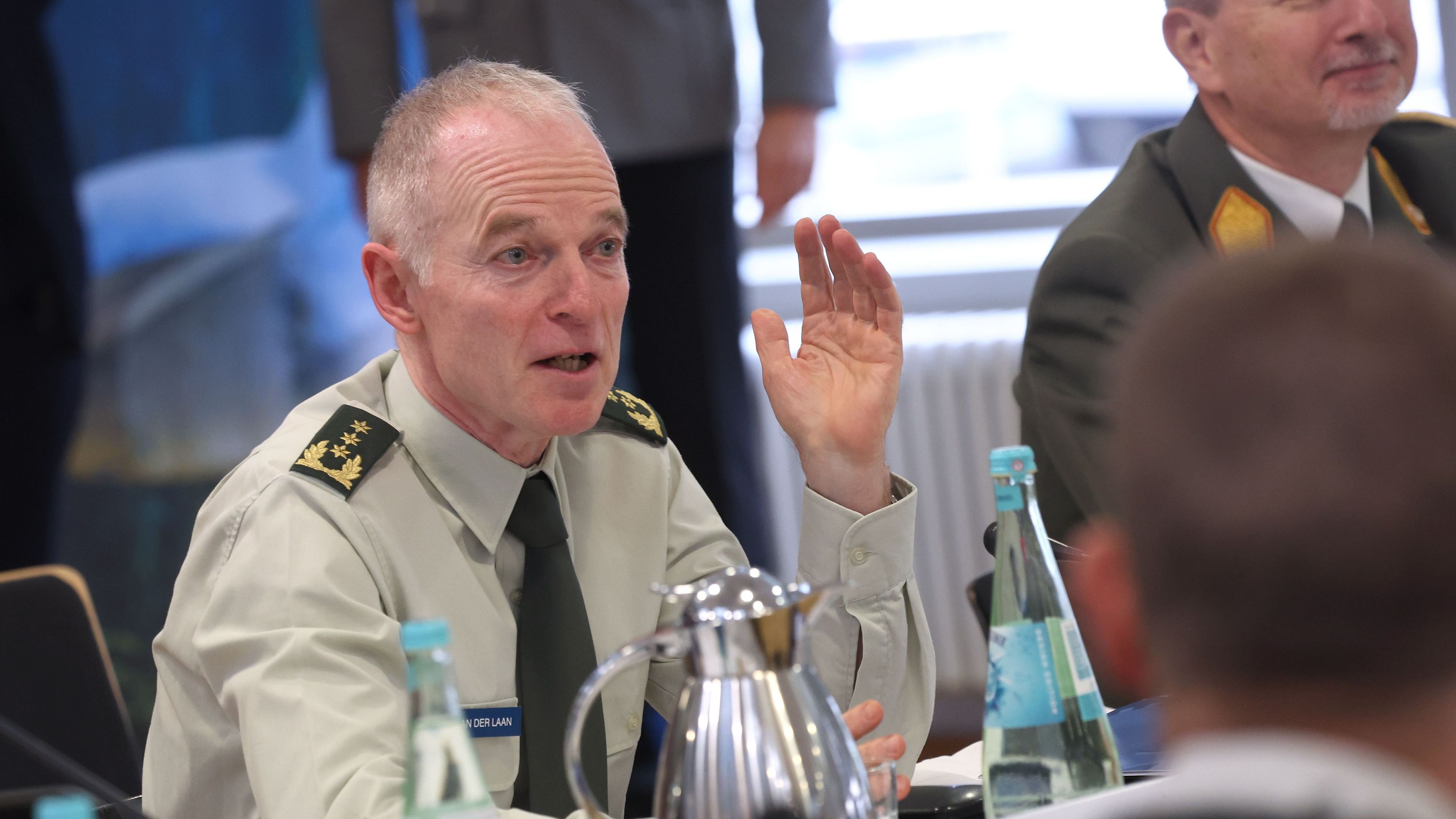 Rüstung: Europas höchster Militär fordert einheitlichere Systeme in EU