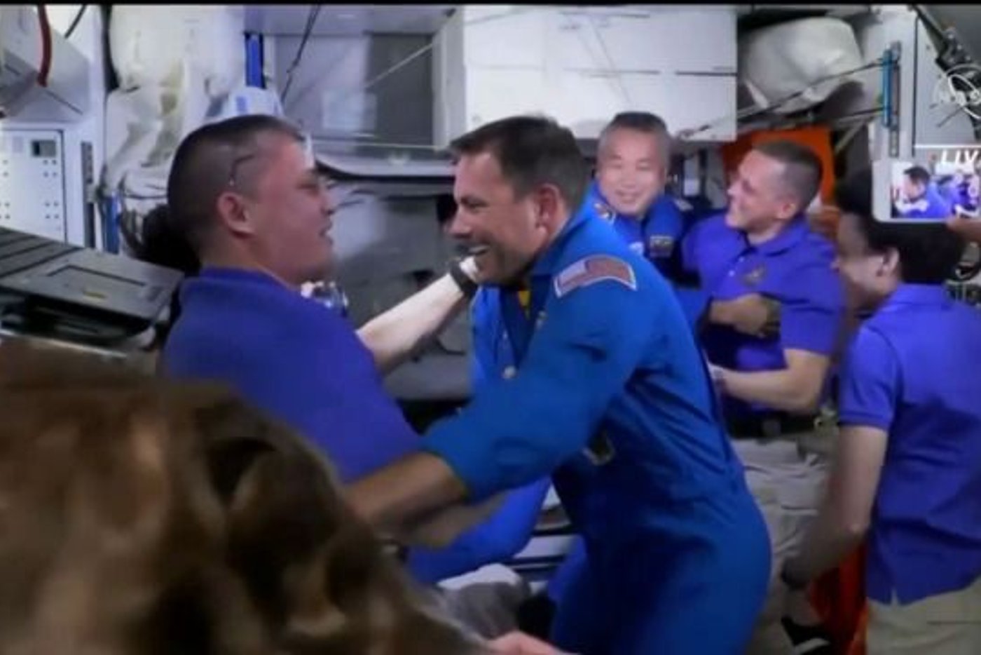 Vier Astronauten mit SpaceX-Raumkapsel an ISS angekommen