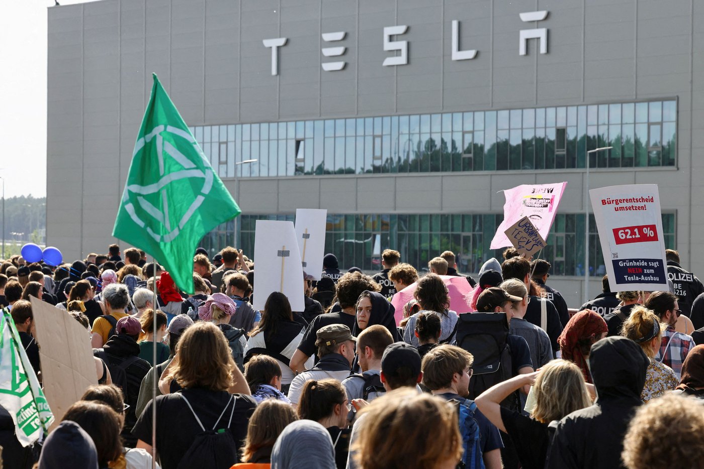 Grünheide: Aktivisten kündigen weiteren Protest gegen Tesla an