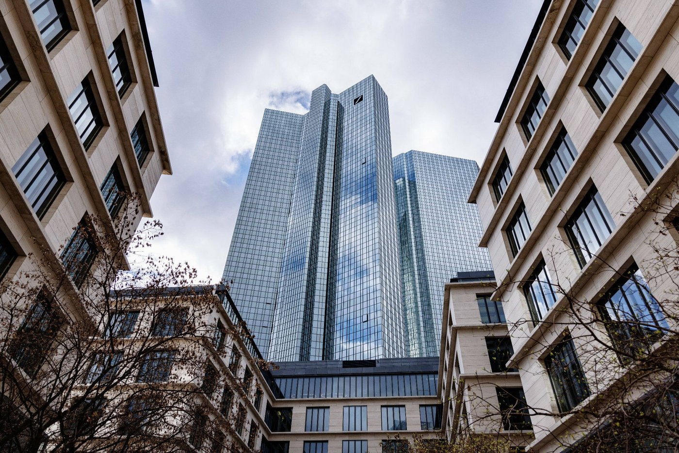 Cum-Ex: Ermittler durchsuchen die Deutsche-Bank-Zentrale und mehrere ...