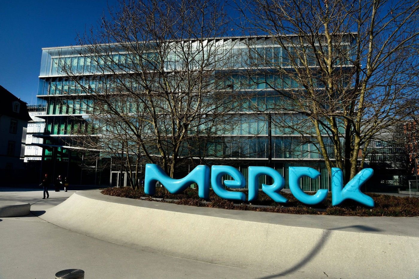 Merck expandiert in Schottland und schafft fast 500 neue Stellen