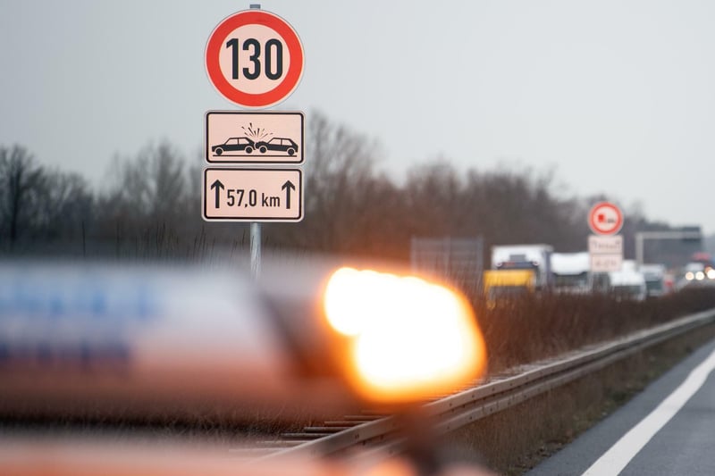 Tempolimit Deutschland: Experte warnt vor hohen Kosten