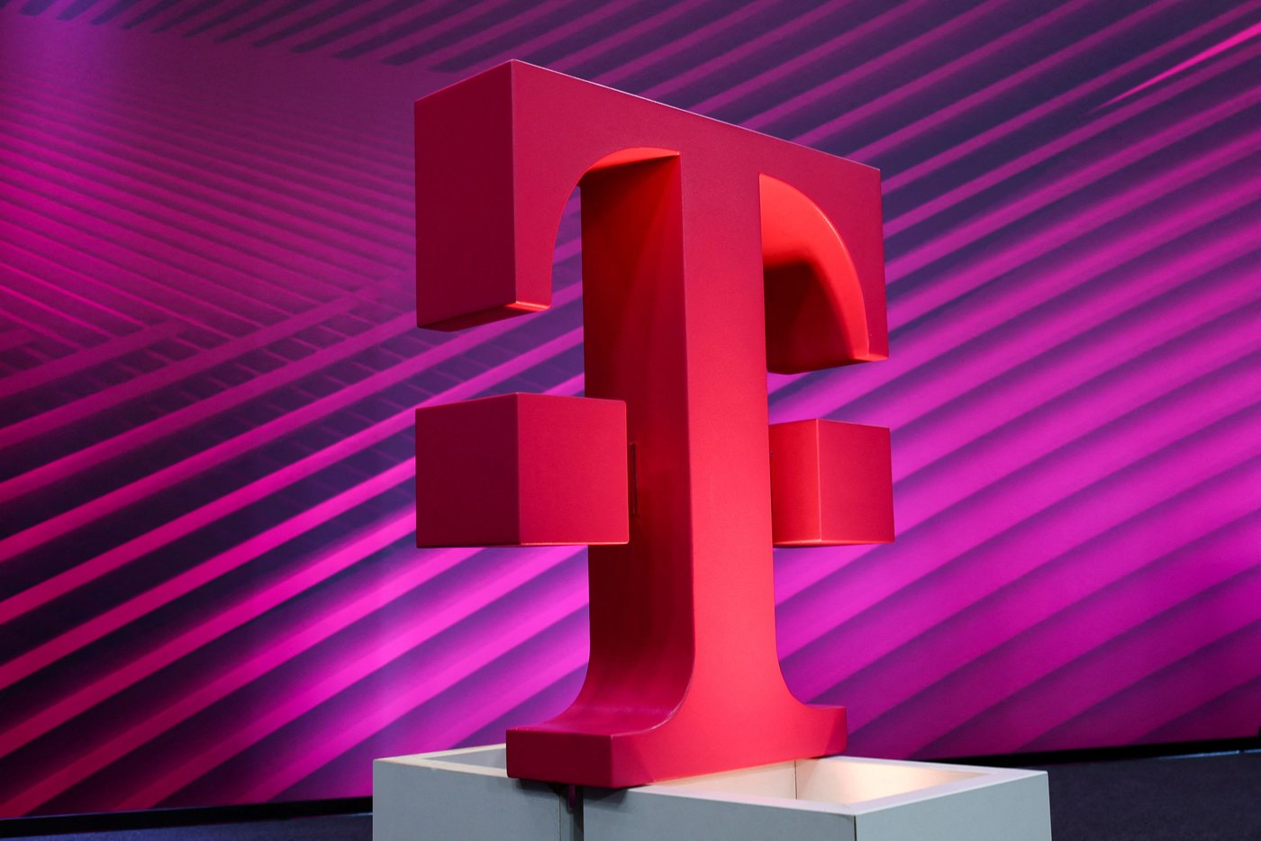 Large Language Model: Telekom gründet Joint Venture zur Entwicklung von ...