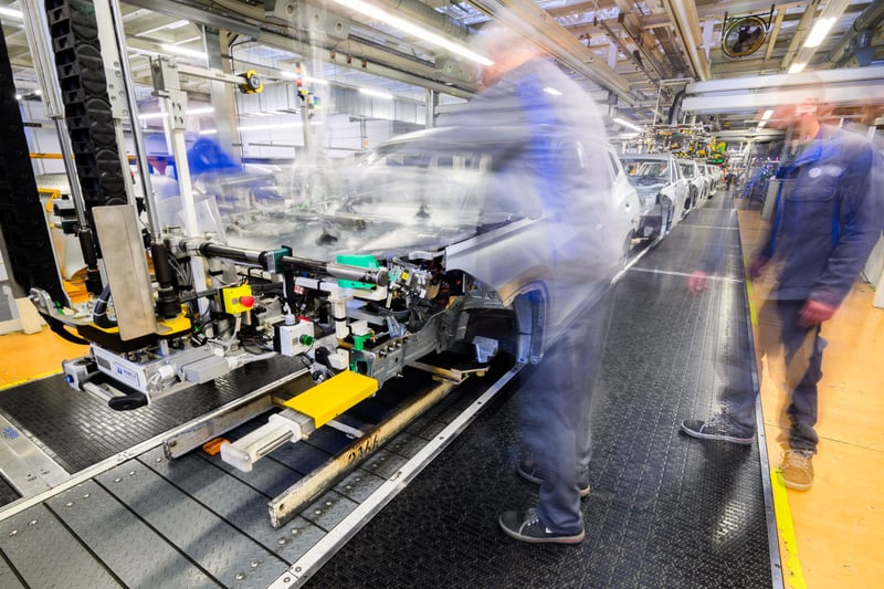 EY-Branchenanalyse: Gewinne der Autobauer haben sich im ersten Halbjahr ...