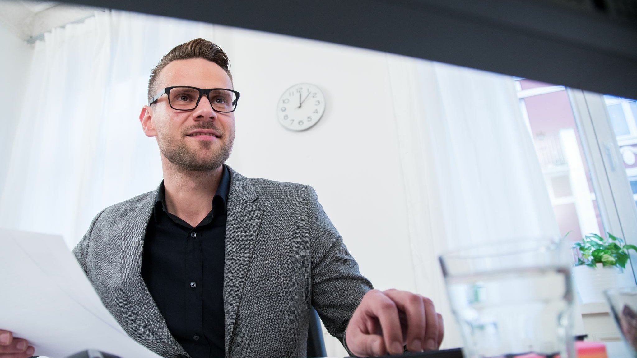 Arbeitsrecht: Bildschirmbrille nötig? Wann Arbeitgeber die Kosten tragen