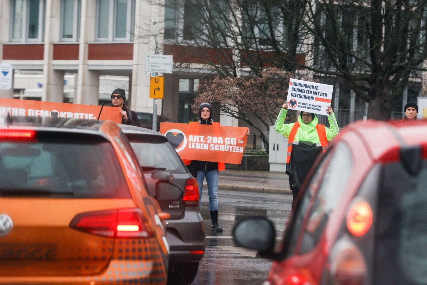 Aktivisten wollen Hauptstadt unbefristet lahm legen