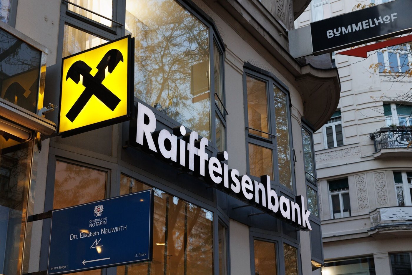 Bank: RBI halbiert Jahresgewinn nach Russland-Rückstellungen