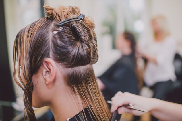 Wortspiele: Warum eigentlich haben Friseure oft die absurdesten Namen?