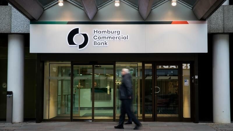 Banken: HCOB verkauft Geschäft mit Flugzeug-Krediten an die Deutsche Bank