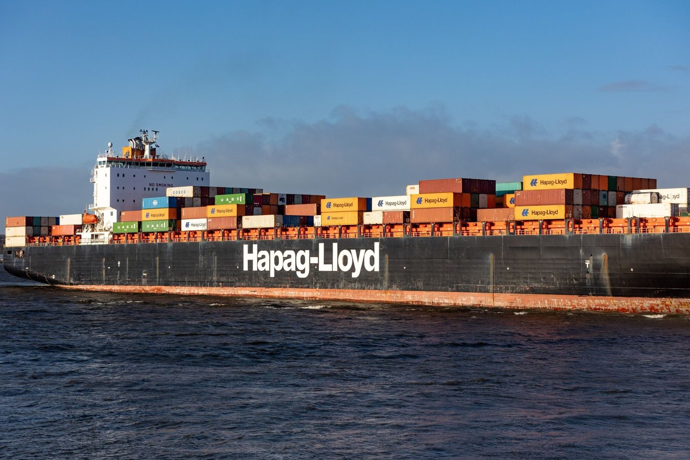 Schifffahrt: Rotes Meer: Hapag-Lloyd leitet bis Jahresende 25 Schiffe um