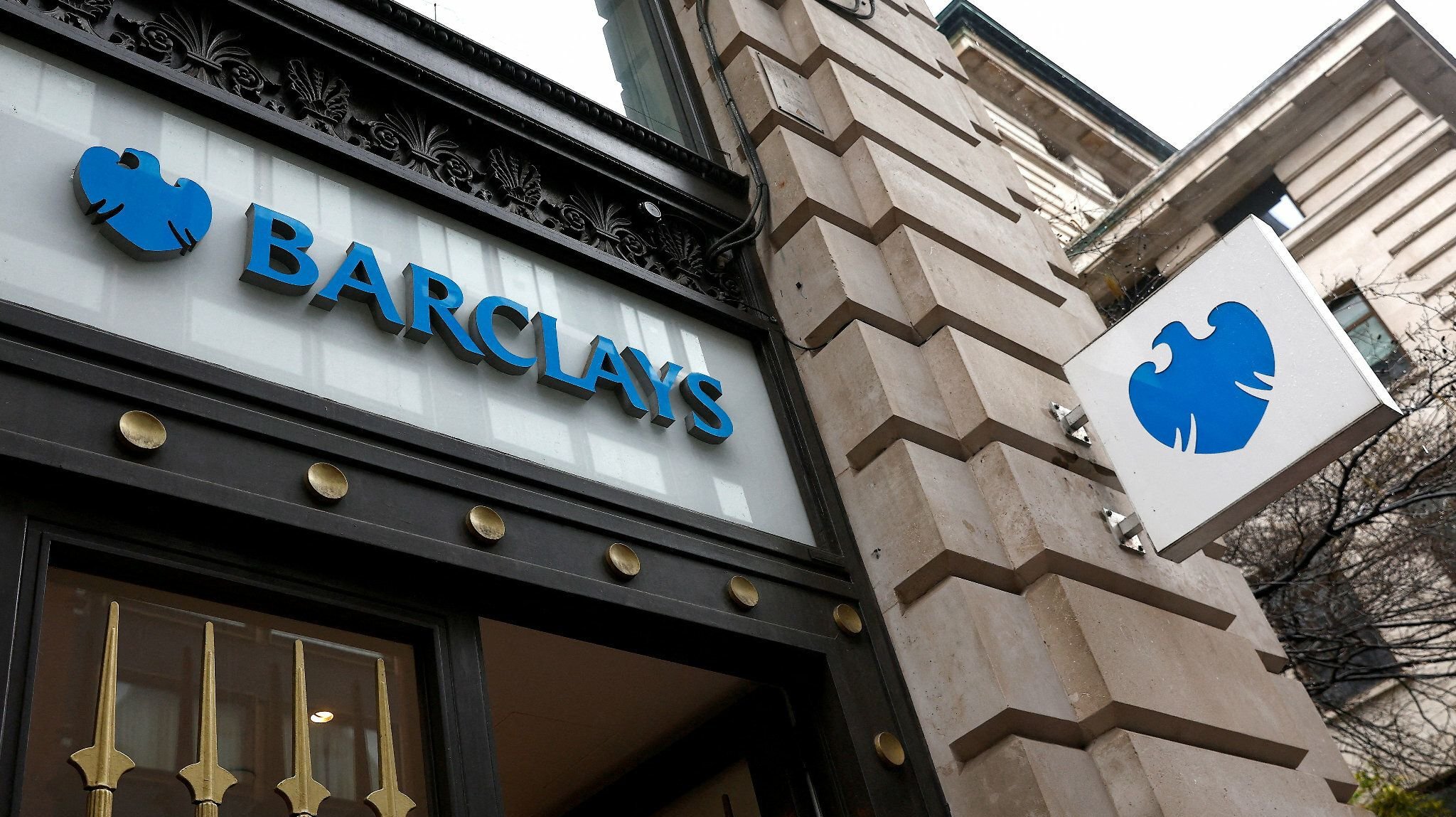 Kreditkarten-Boom treibt Gewinn von Barclays nach oben