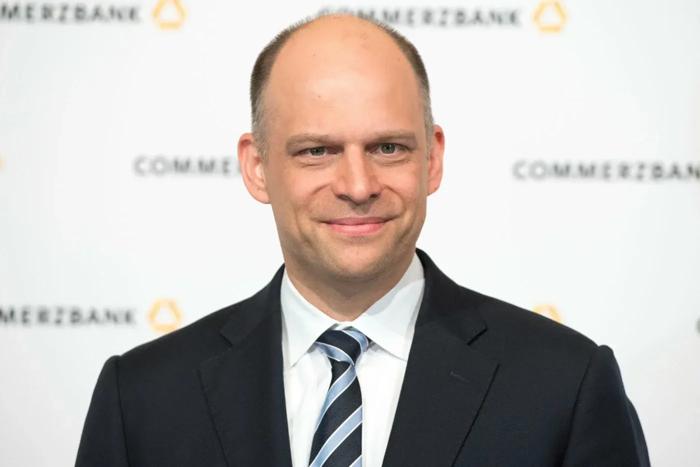 Banken: Was der Commerzbank-Deal für Unicredit-Aufsichtsrat Chromik ...