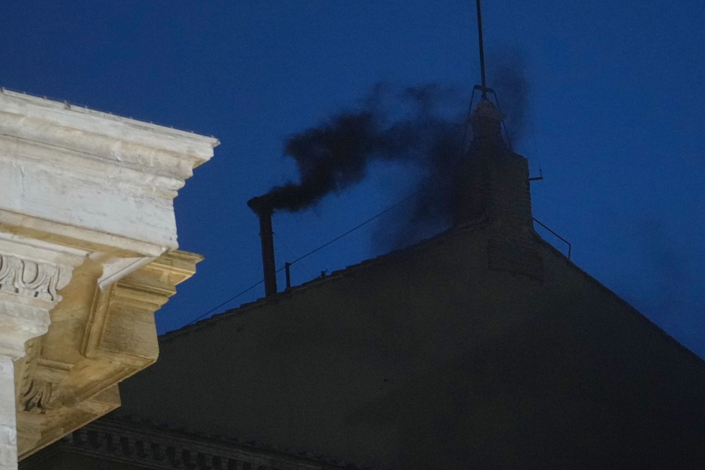 Konklave: Schwarzer Rauch in Rom – Noch kein neuer Papst gewählt