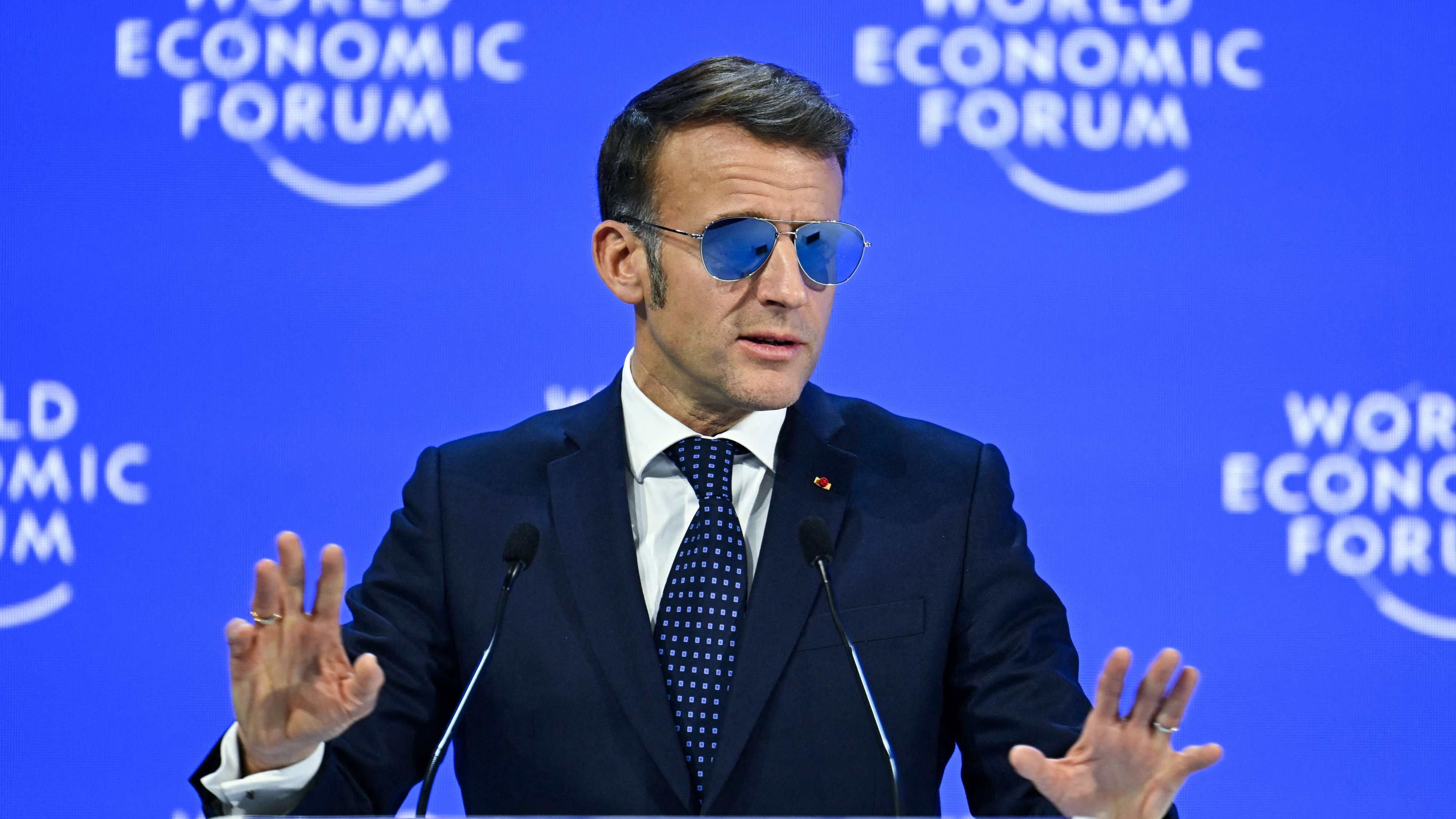 Zollstreit: Macron fordert deutliche europäische Antwort auf Drohungen ...