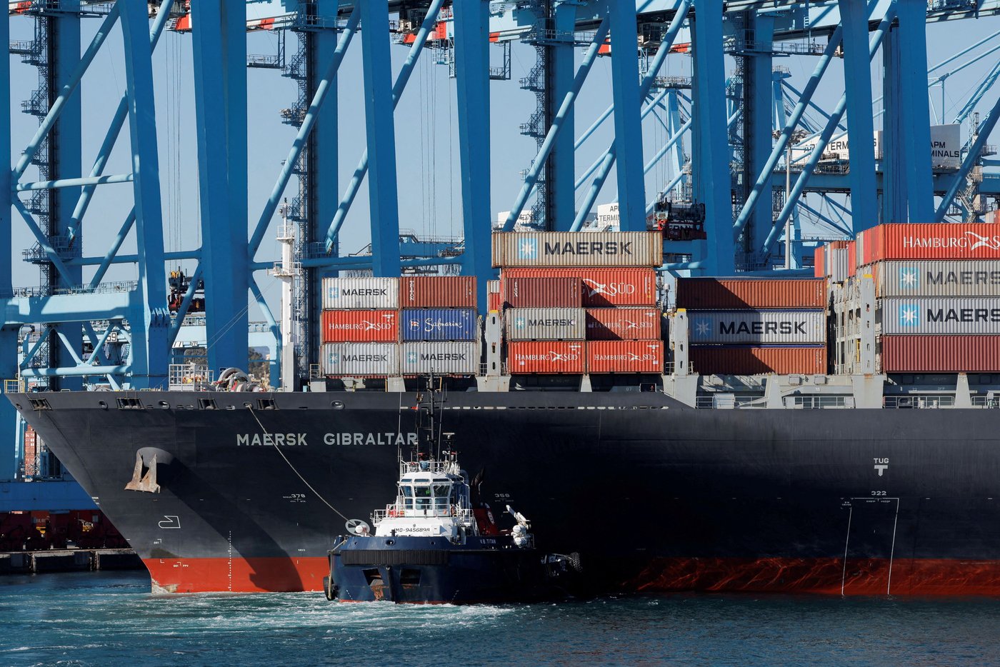 Nach Angriff auf Containerschiff: Maersk und Hapag-Lloyd setzen Fahrten ...