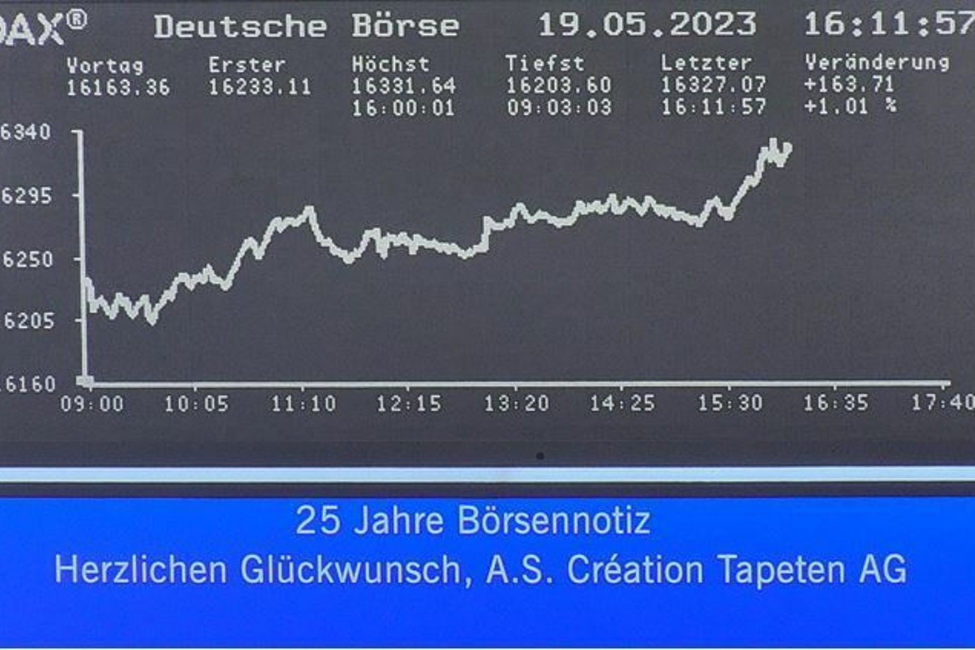 Börse: Dax springt auf neues Rekordhoch