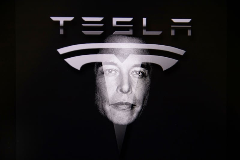 KI: Datenleaks bei ChatGPT? Tesla führt „Bottle Rocket“ ein