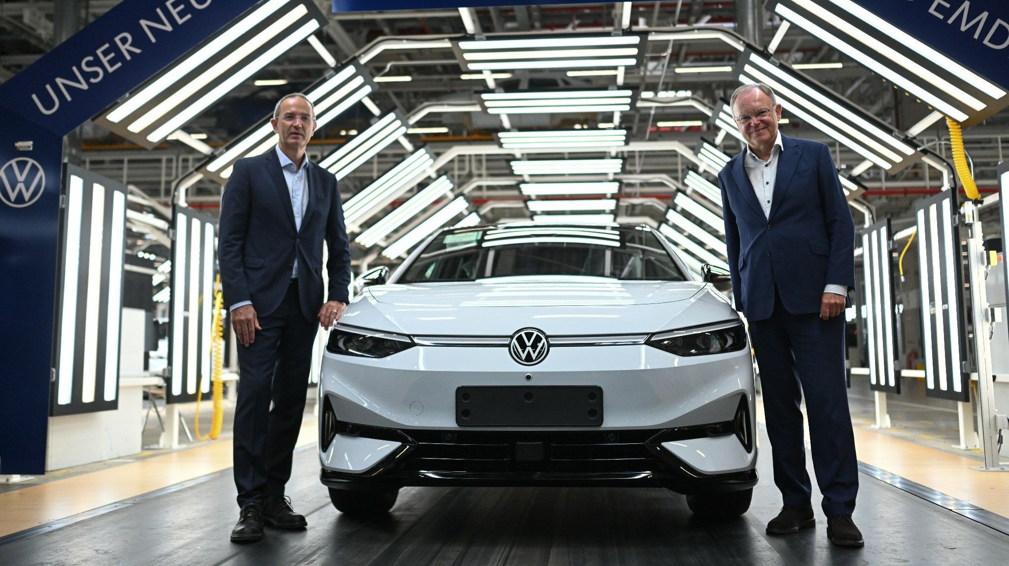 VW startet Fertigung der neuen Elektrolimousine ID.7 in Emden
