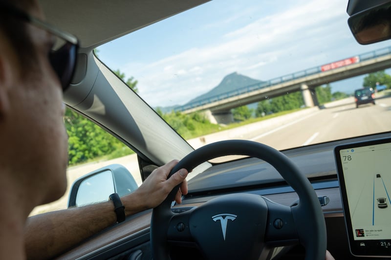 Tesla FSD: „Full Self Driving“ soll Anfang 2025 in Deutschland starten