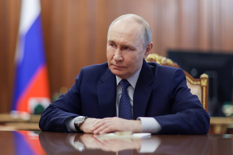 Iran und Russland: Obwohl der Ölpreis steigt, muss Putin Ausgaben kürzen
