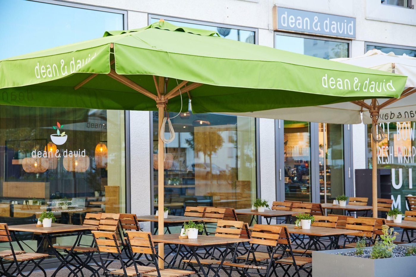 Dean & David News: Franchisekette will mit Lufthansa durchstarten