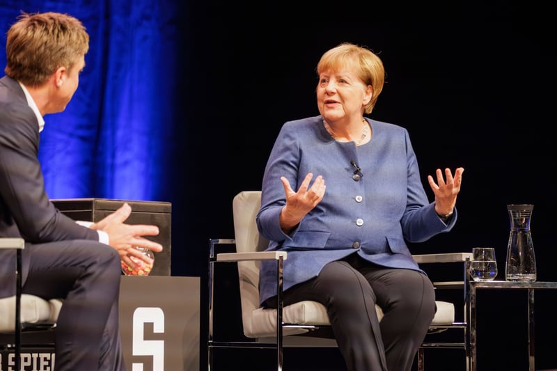 Altkanzlerin: Merkel hält Flüchtlingspolitik nicht für einzigen Grund ...