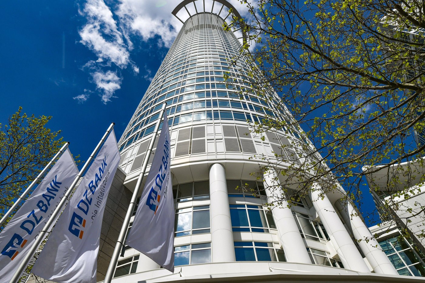DZ Bank fährt Rekordgewinn ein – Risikovorsorge steigt kräftig