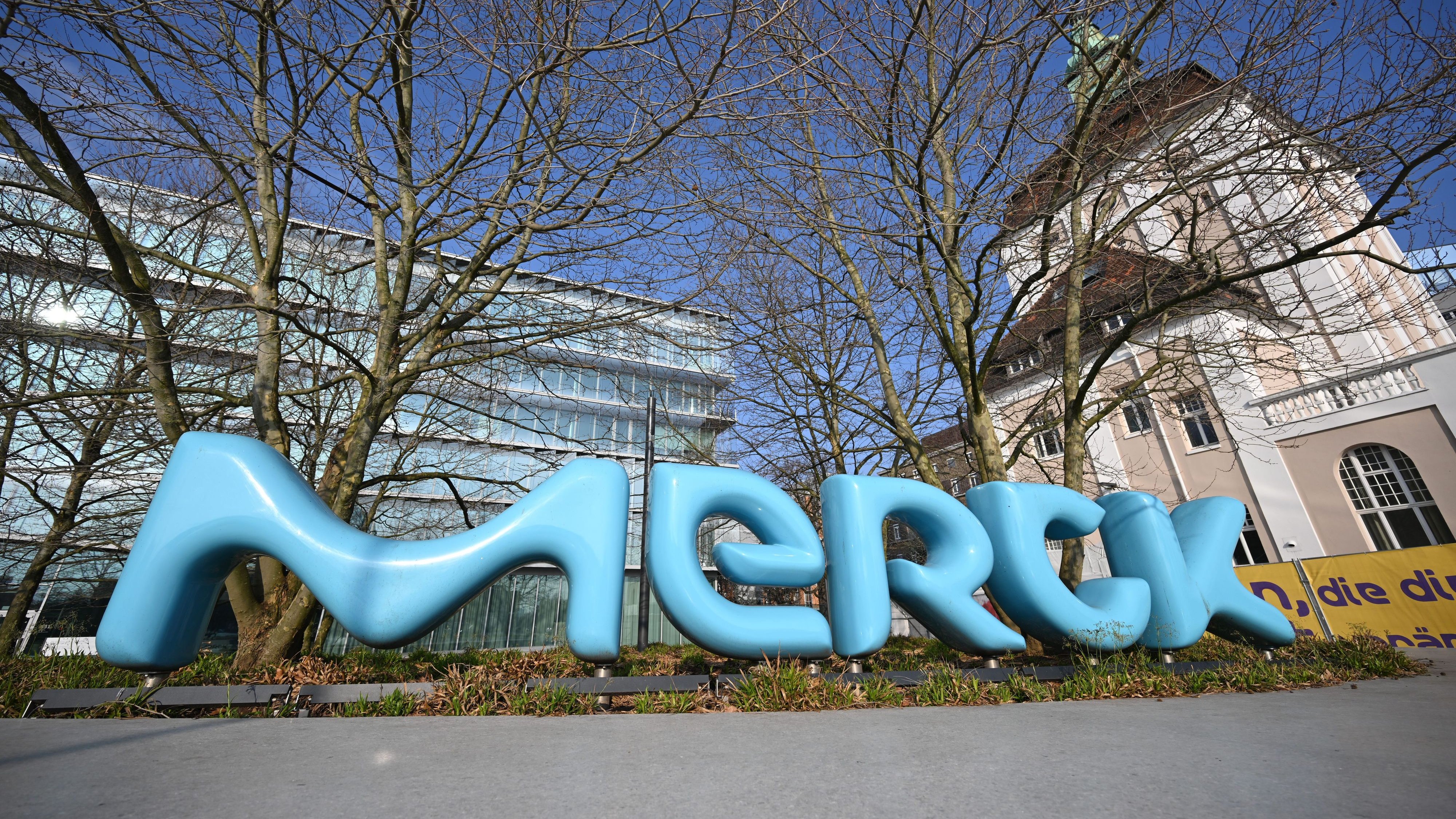 Pharmabranche: Merck schließt Milliardendeal für neues Parkinson-Medikament