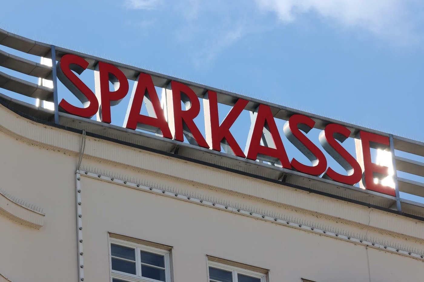Sparkassen: Zinswende erhöht Druck auf Sparkasse Zwickau