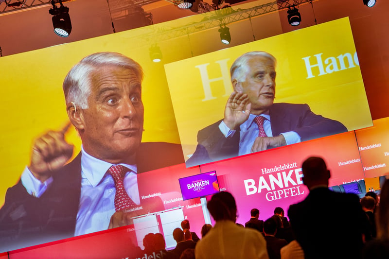 Unicredit: Orcel hält sich für Commerzbank-Übernahme alle Optionen offen