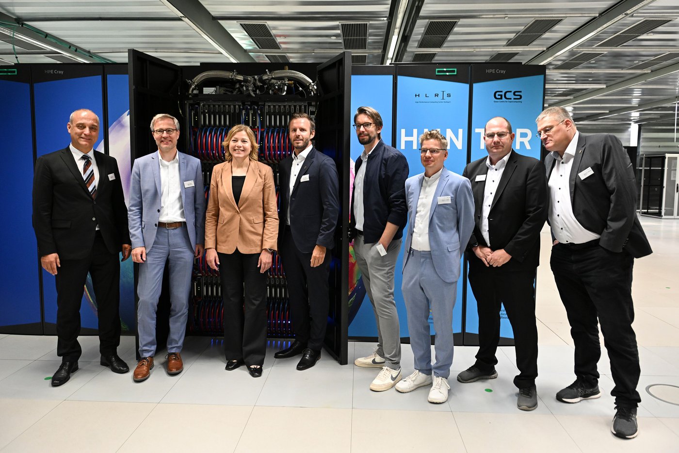 Künstliche Intelligenz: Stuttgart soll als Inkubator für EU-Gigafactory ...