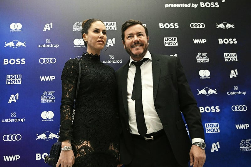 Milliardenpleite: 300 Millionen Euro-Darlehen von Signa Tochter werfen ...