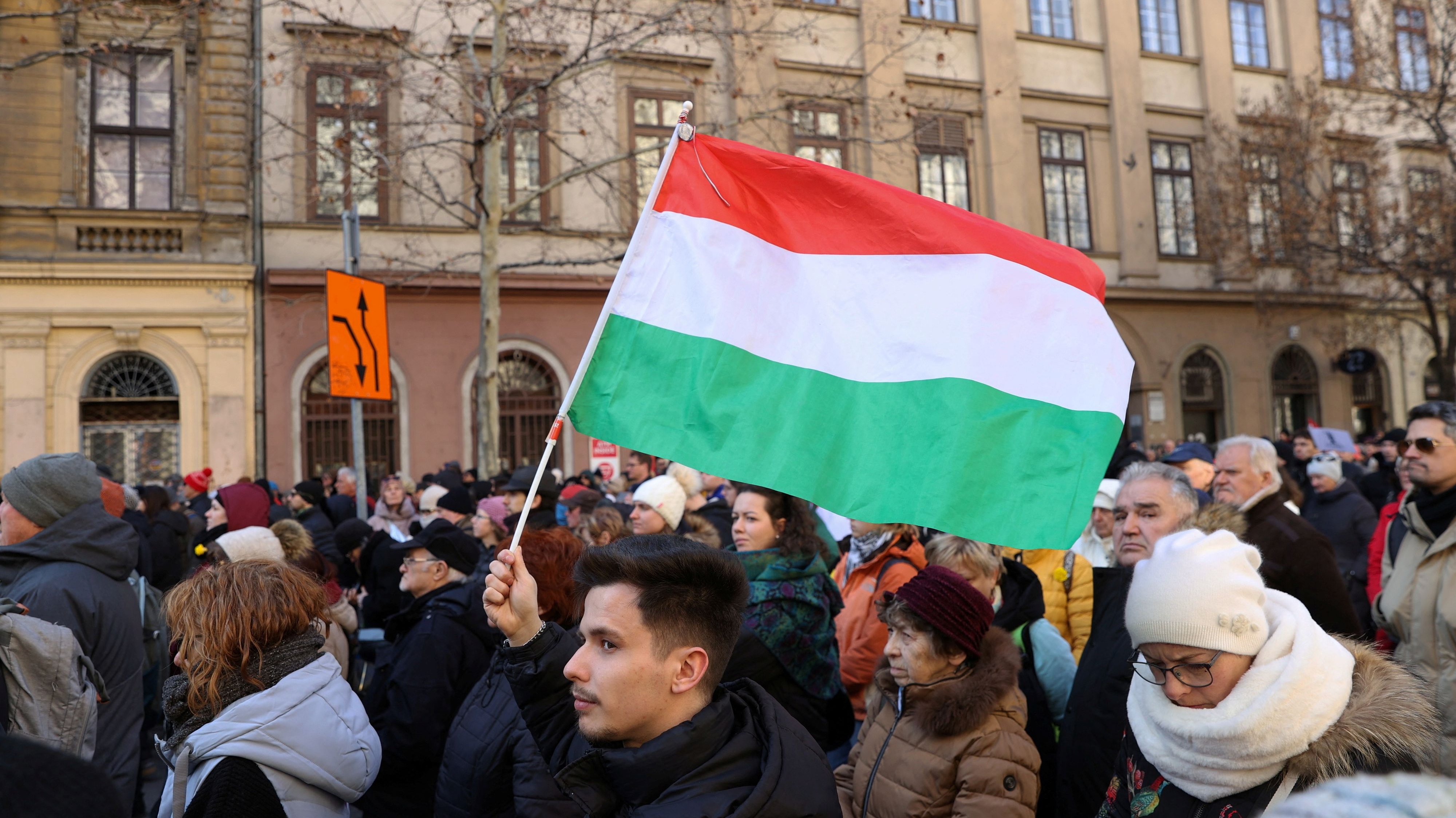 Ungarn: Richter und Gerichtsmitarbeiter demonstrieren für ...
