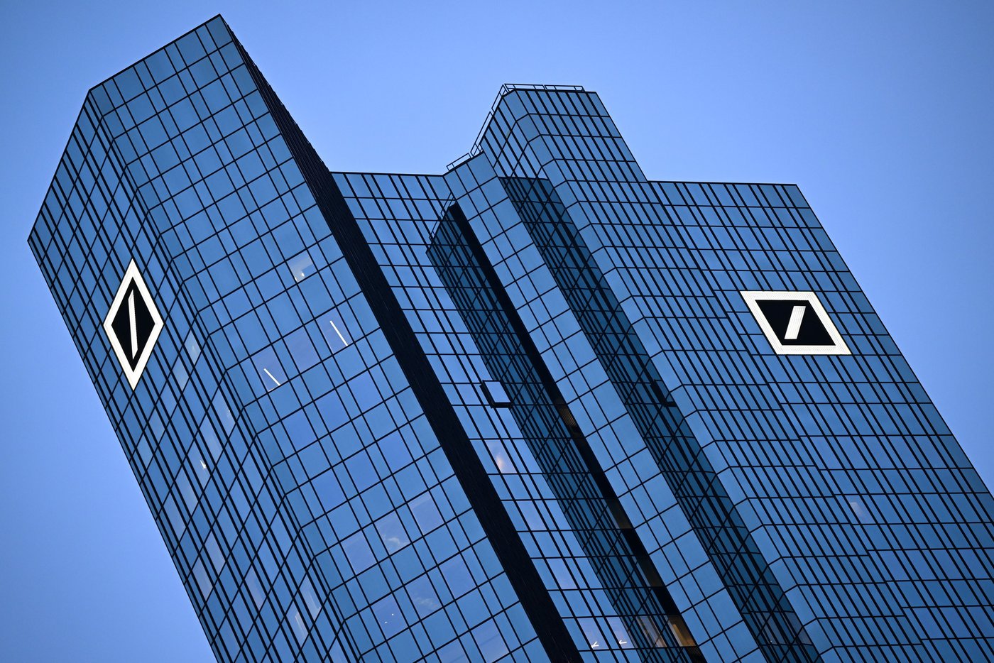 Banken: Deutsche Bank und Effecten-Spiegel einigen sich im Rechtsstreit