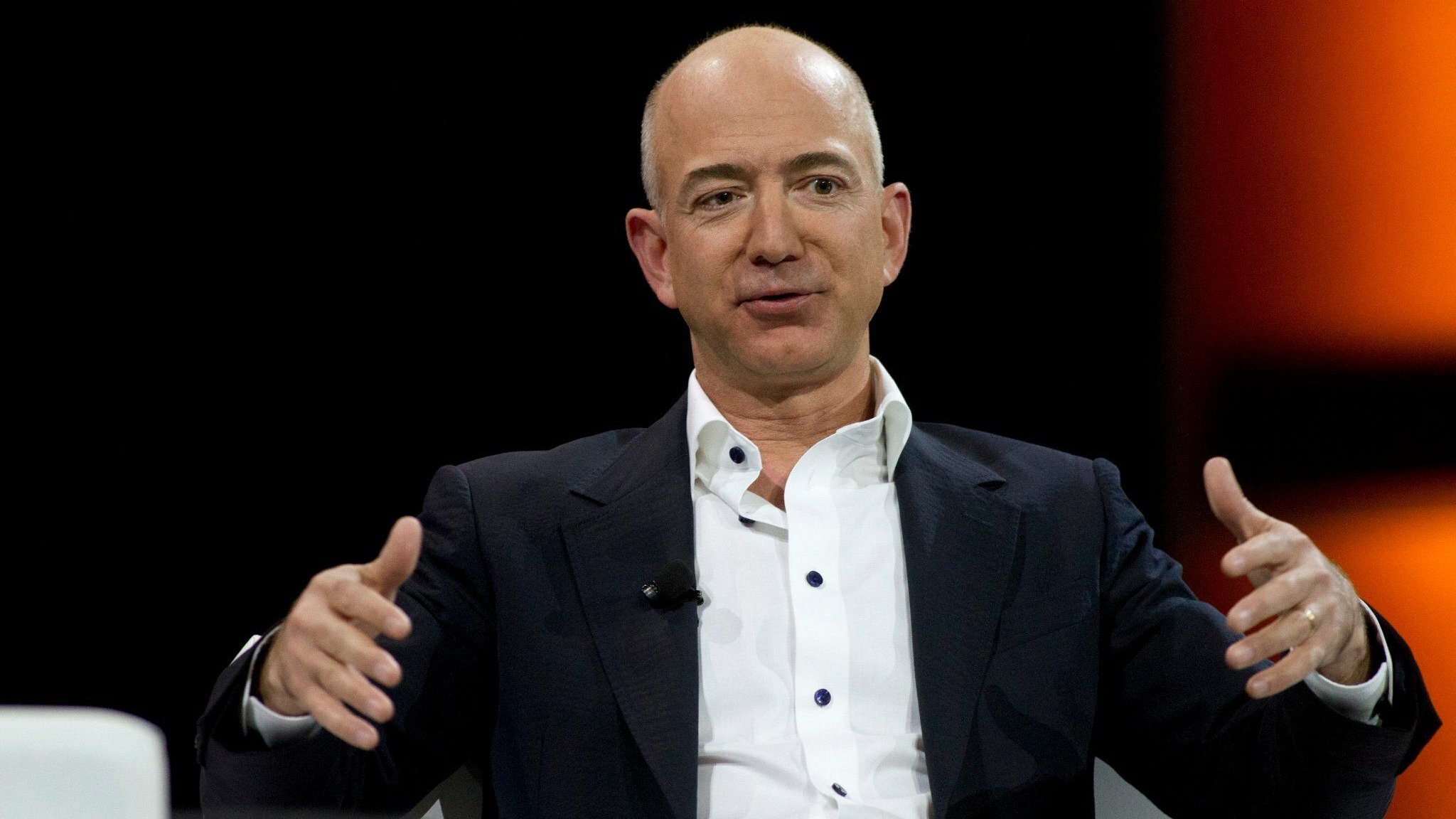 Aktienstrategie: Jeff Bezos verkauft Aktien im großen Stil – in nur ...