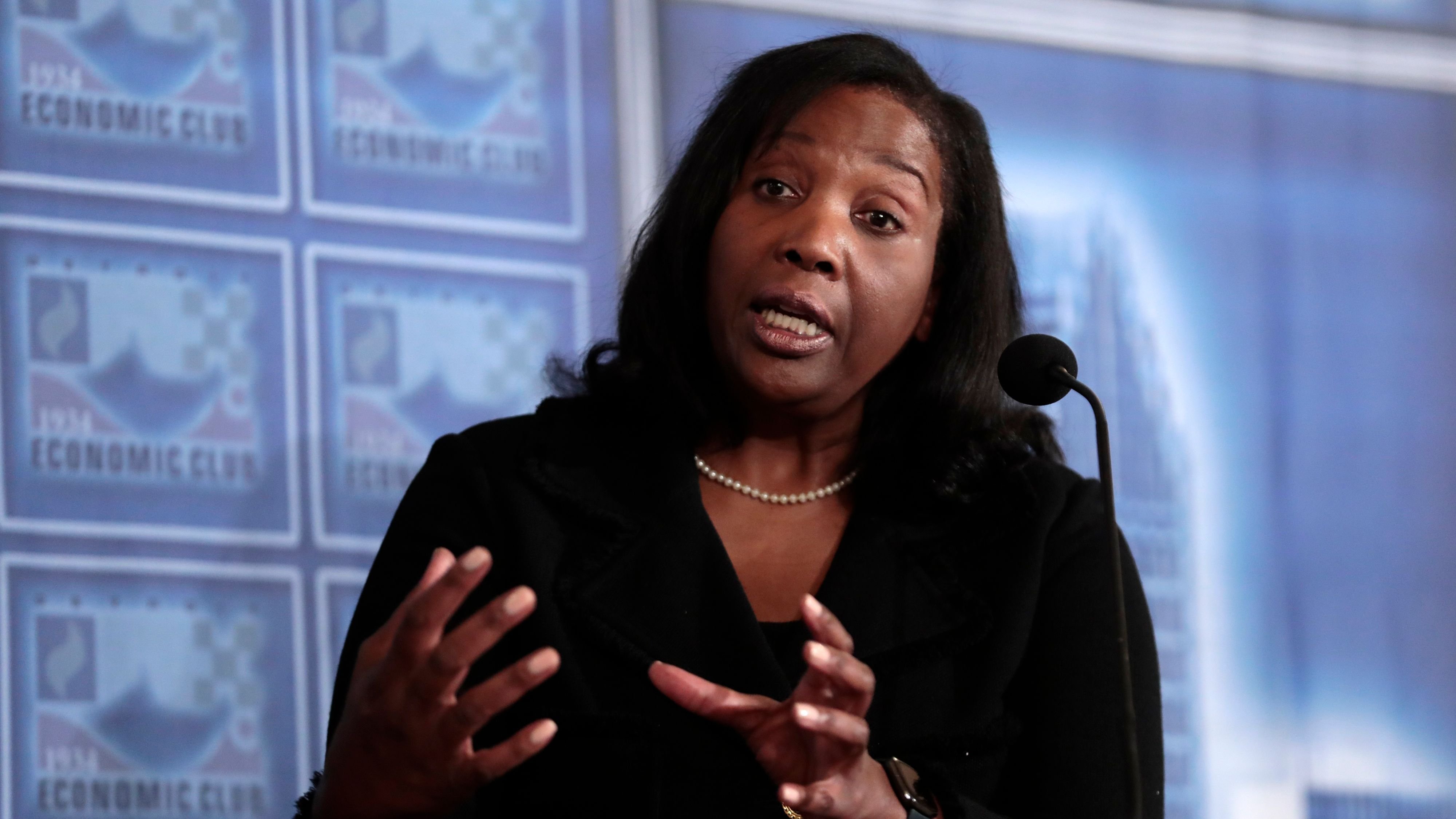 Lisa Cook: Wer ist die Notenbankerin, die Trump dringend loswerden will?