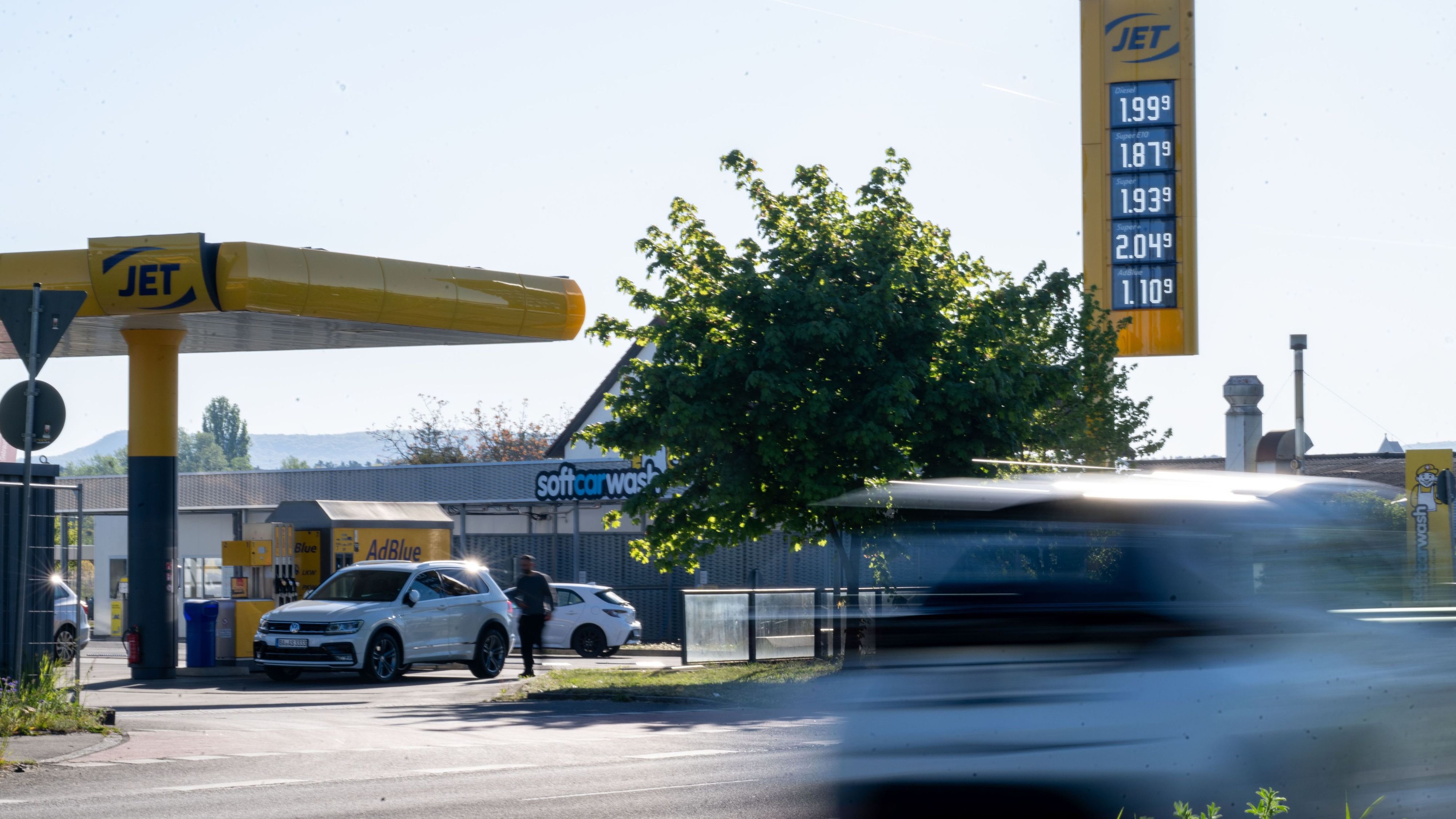 Mobilitätskosten: Tankrabatt drückt Spritpreis – E10 am Morgen unter 2 Euro