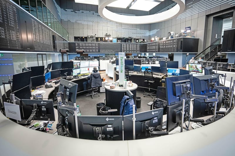 Aktien: Investor Warburg Pincus verkauft Ionos-Aktienpaket für 150 ...