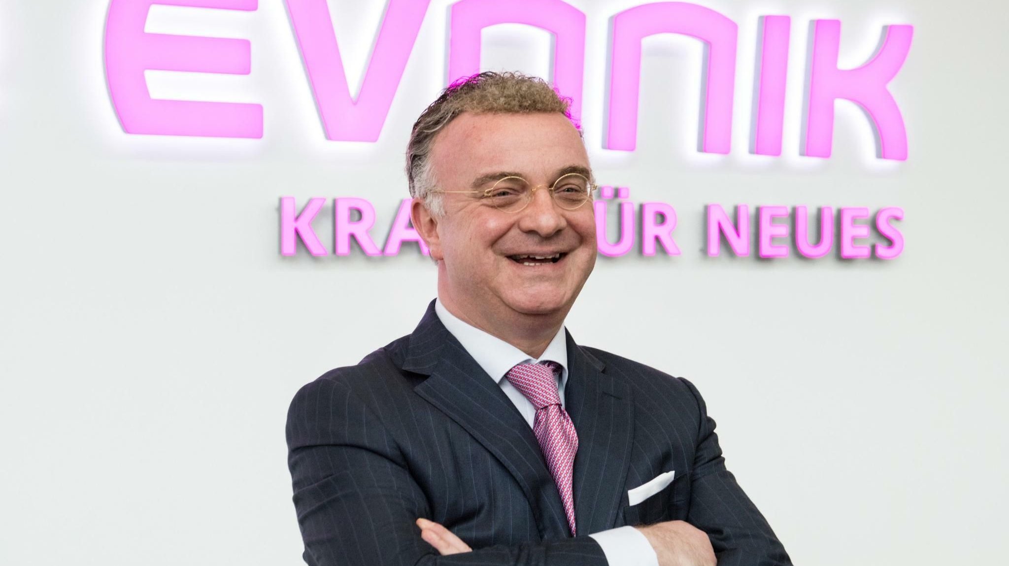 Evonik verlängert Vertrag mit Vorstandschef Kullmann bis 2027