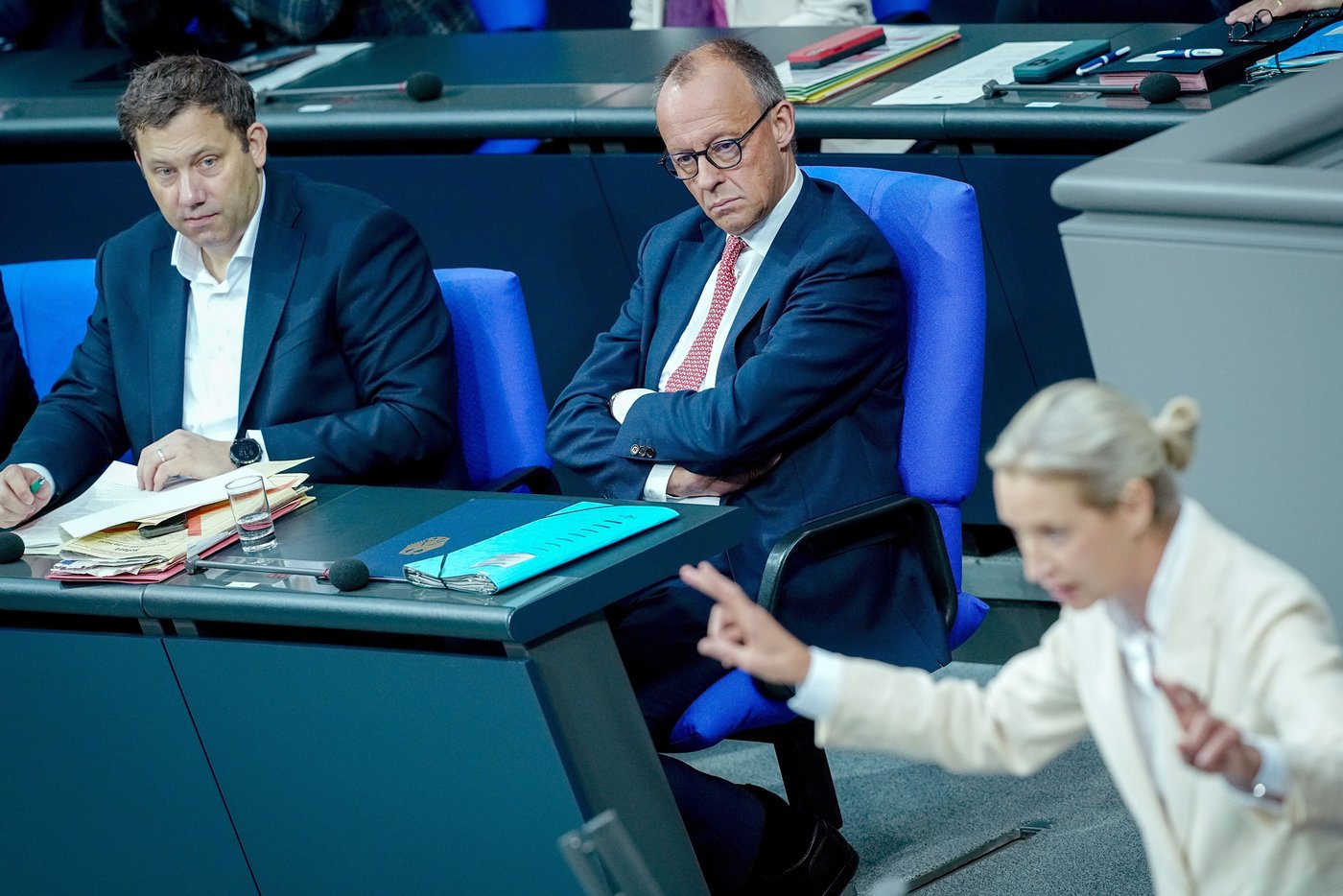 Bundestag: „Lügenkanzler“ trifft auf „Halbwahrheiten und üble Nachreden“