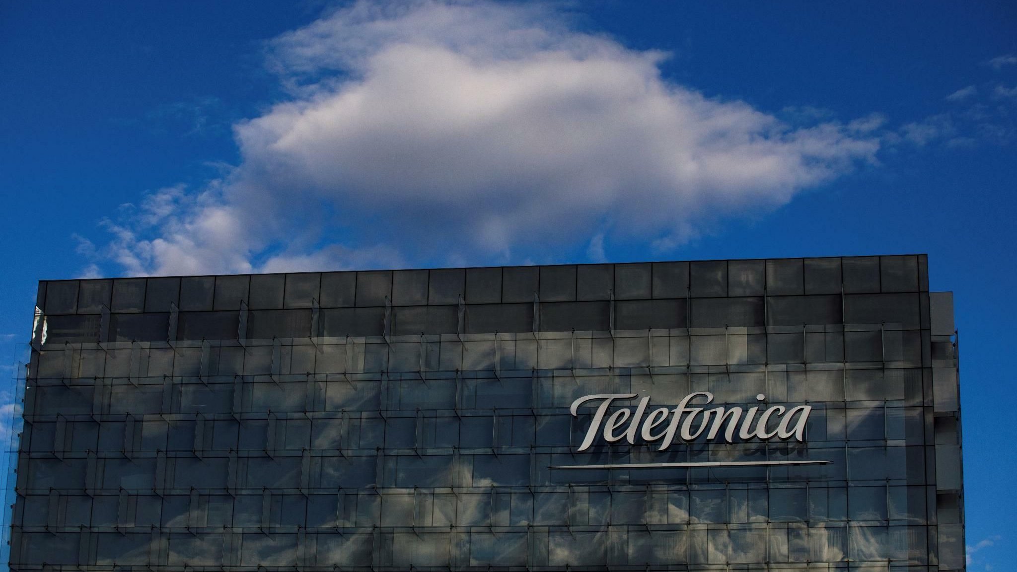 Telekommunikation: Telefónica will mehr als 5000 Stellen streichen