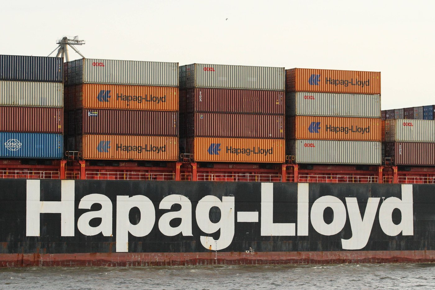 Container-Reederei: Hapag-Lloyd meidet Suezkanal weiterhin - Neue ...
