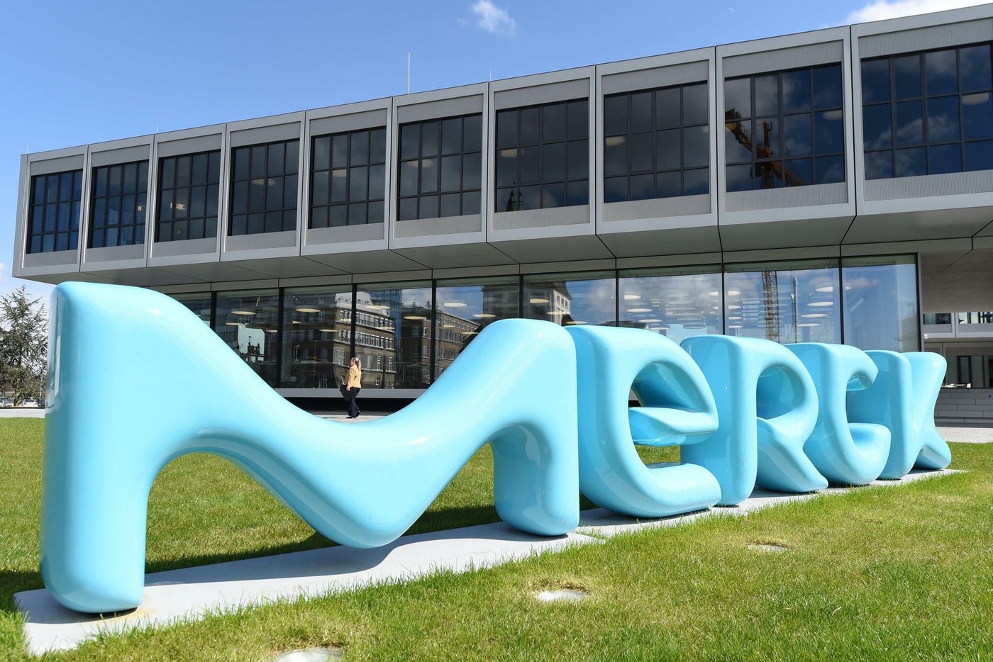 Merck: Pharmakonzern kündigt Konzernumbau an