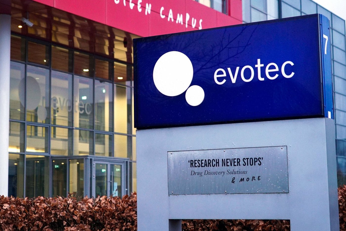 Pharma: Evotec wohl in Gesprächen mit Buyout-Firmen – Aktie steigt ...