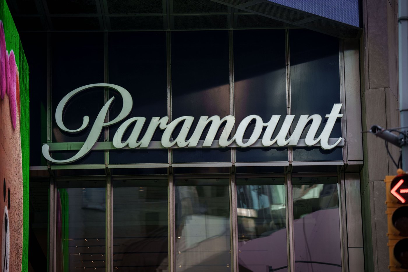 Medienunternehmen: Paramount will Warner Bros. übernehmen – und erhält ...