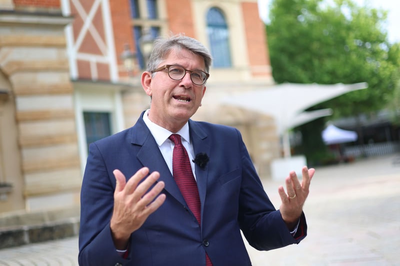 Wolfram Weimer: Bayern überprüft Unterstützung von Ludwig-Erhard-Gipfel