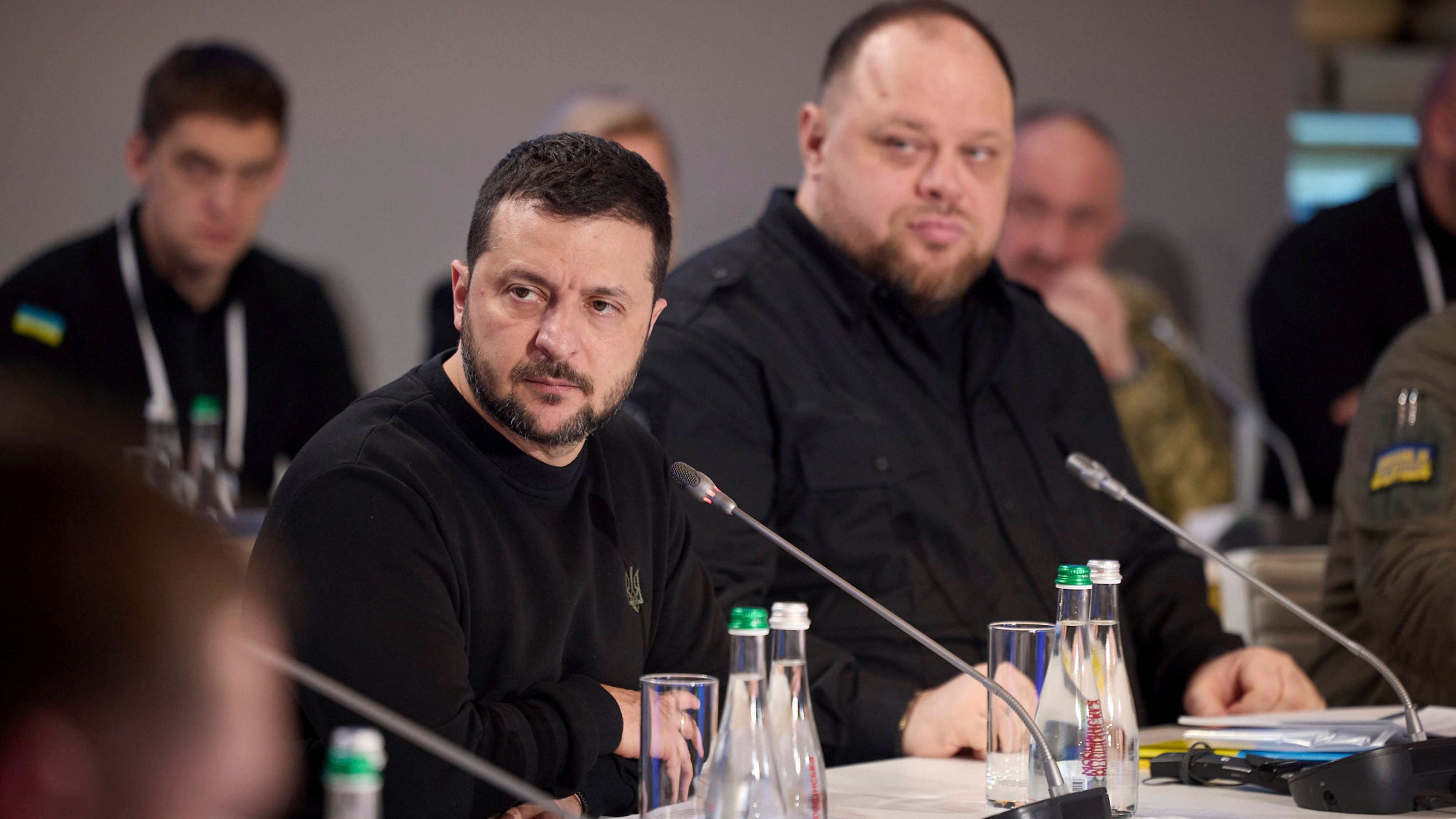 Nach Aufnahme der EU-Beitrittsverhandlungen – Selenski feiert ...
