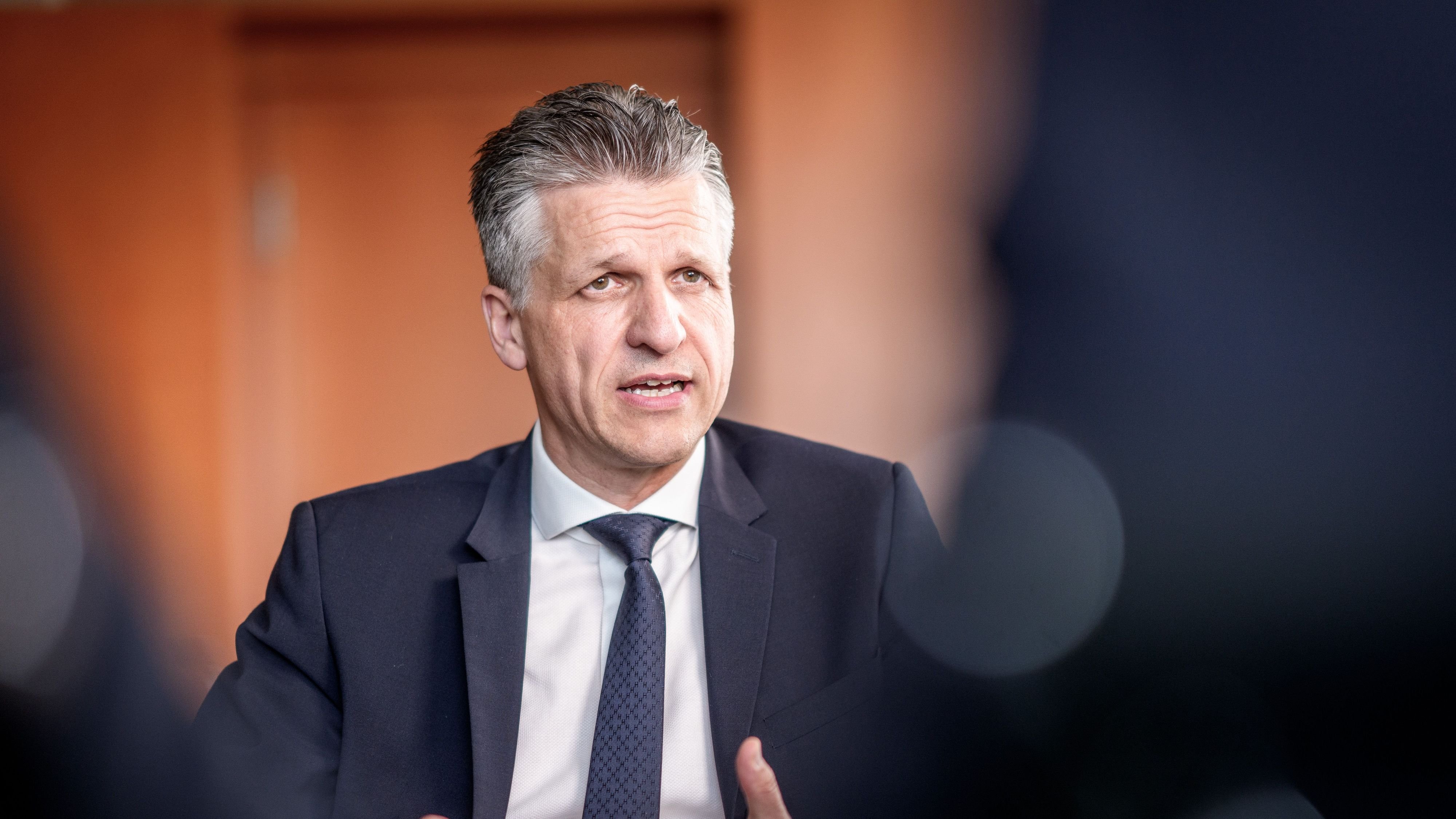 Ukraine-Krieg: Deutsche Minister und EU-Politiker kritisieren Ukraine-Plan der USA